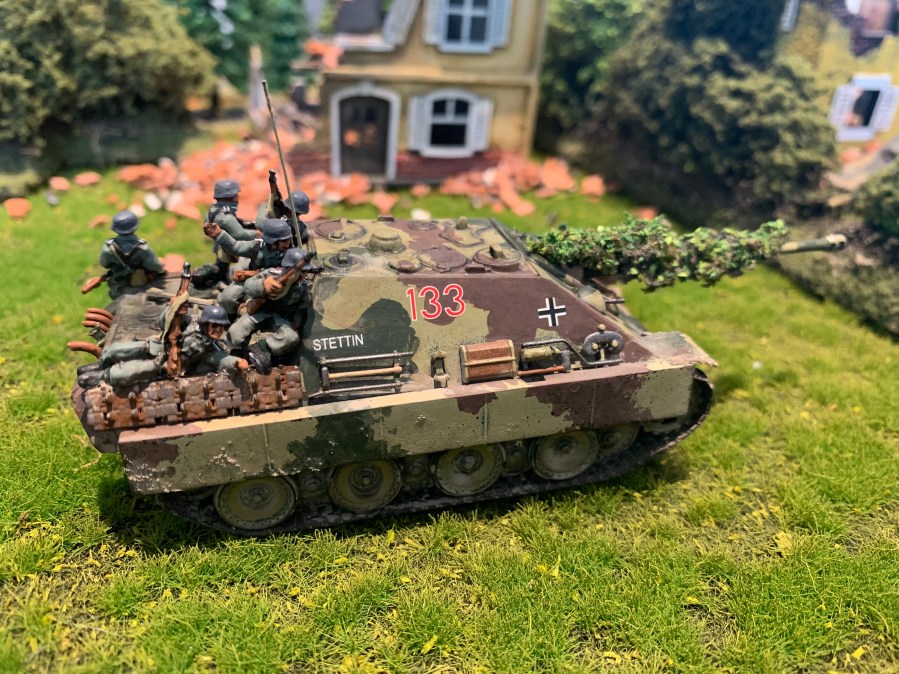Trumpeter Jagdpanther in 1/72 plus SHQ Tank Riders | Colonel Mustard