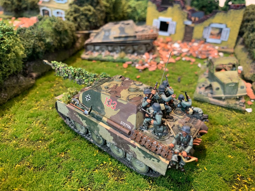 Trumpeter Jagdpanther in 1/72 plus SHQ Tank Riders | Colonel Mustard